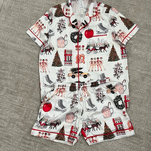 Pajamas | Nwot Silk Festive New York Pajamas With Red Accents | Poshmark